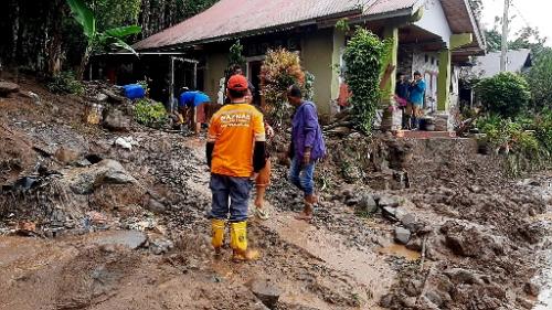 Baznas Bantu Korban Banjir Agam dan Padang Pariaman Sumbar